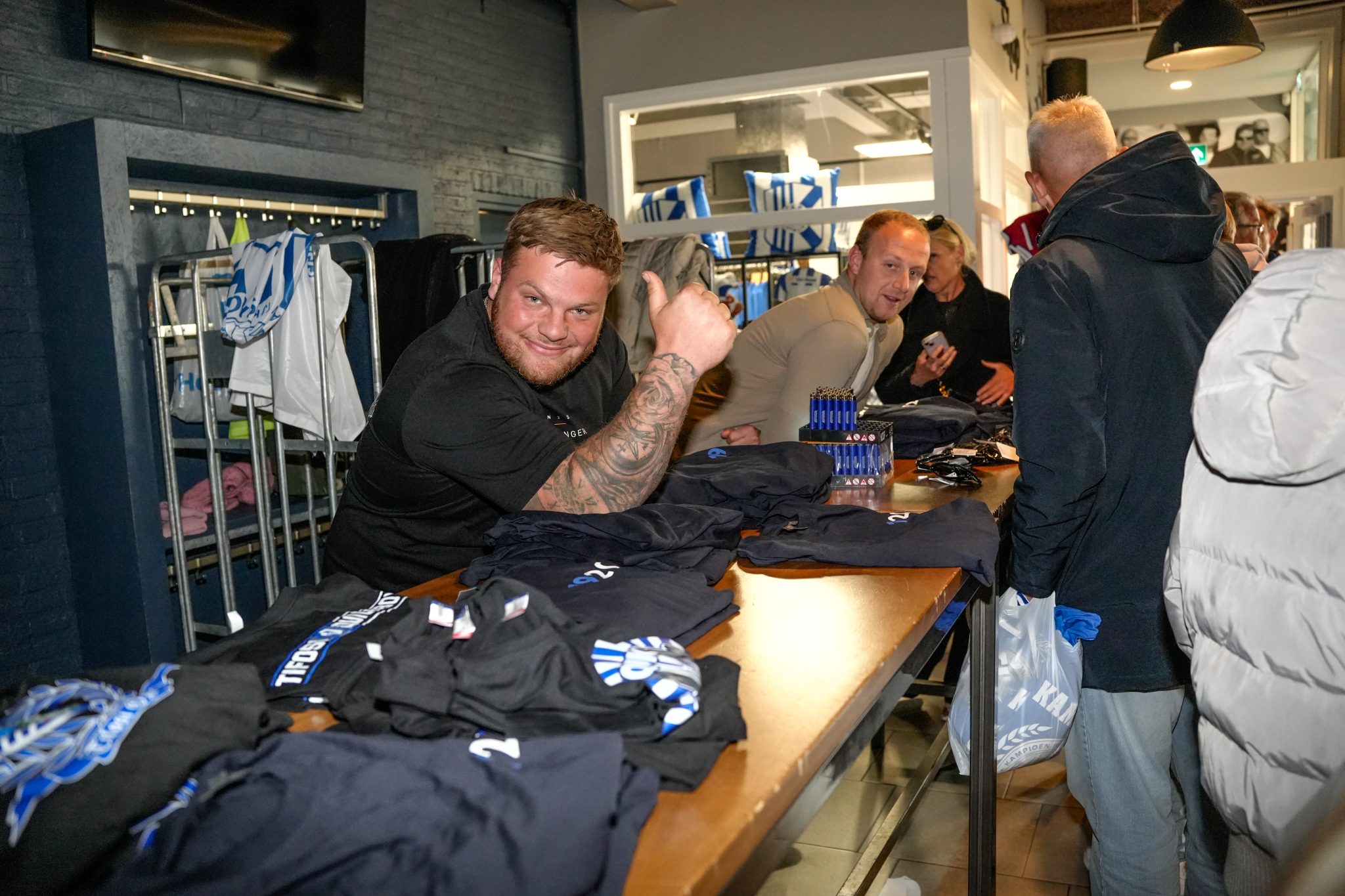 Vanavond: extra verkoop merchandise - K.v.v. Quick Boys
